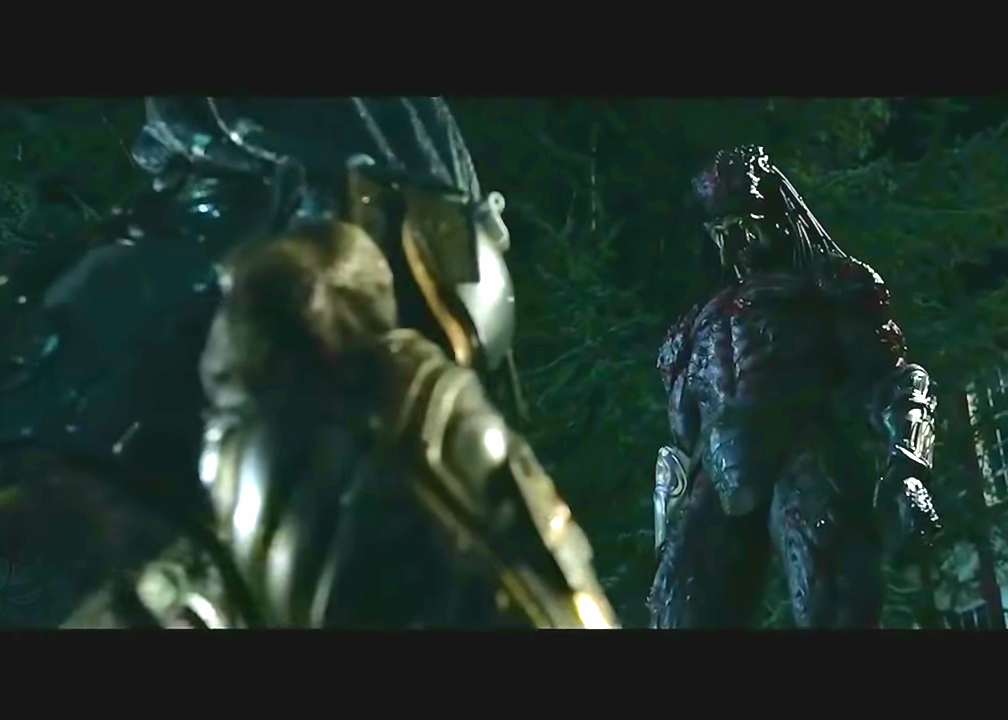 Super Predator attacks other Yautja in the first official The Predator ...
